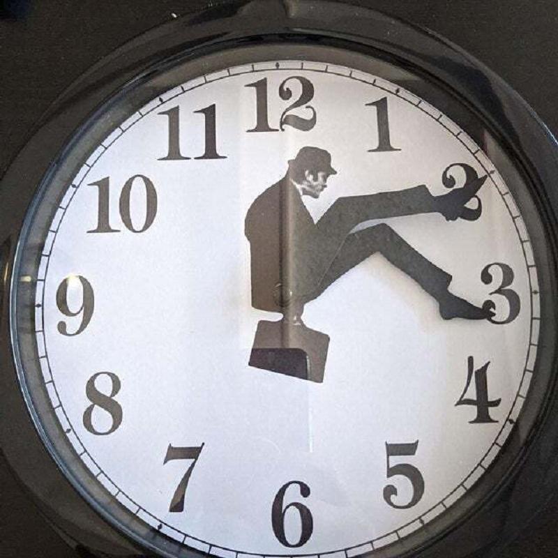 Silly Walk Wall Clock – Vipsheep.com