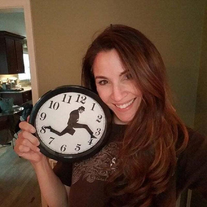 Silly Walk Wall Clock – Vipsheep.com